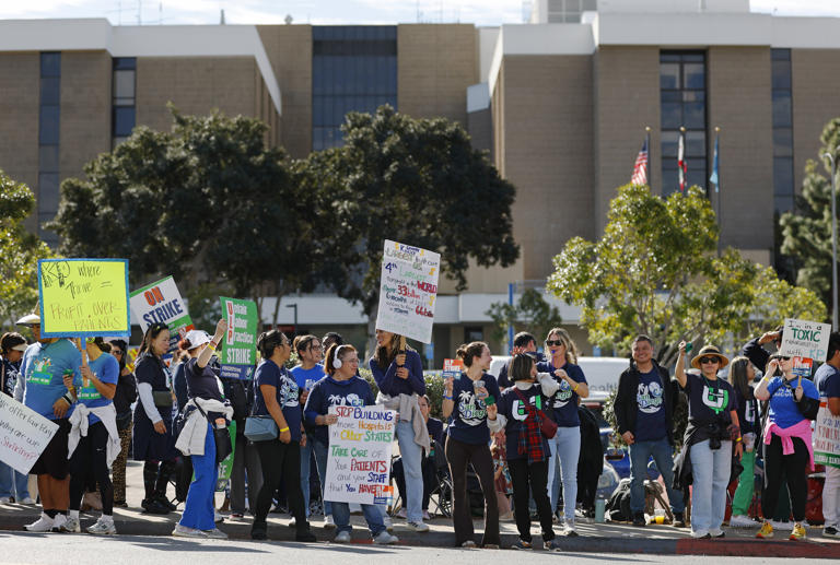Kaiser nurses embark on indefinite strike
