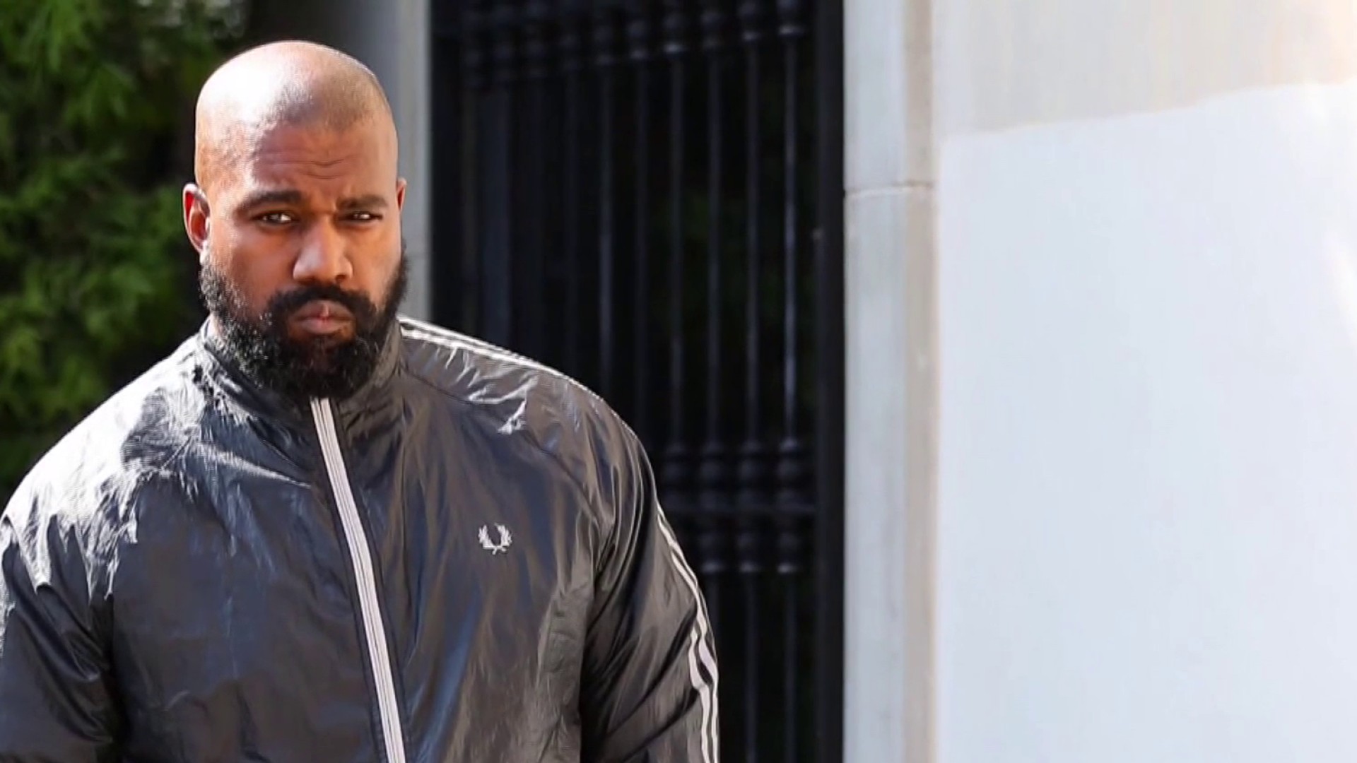 Rapper Ye apologizes for antisemitic comments in full-page ad