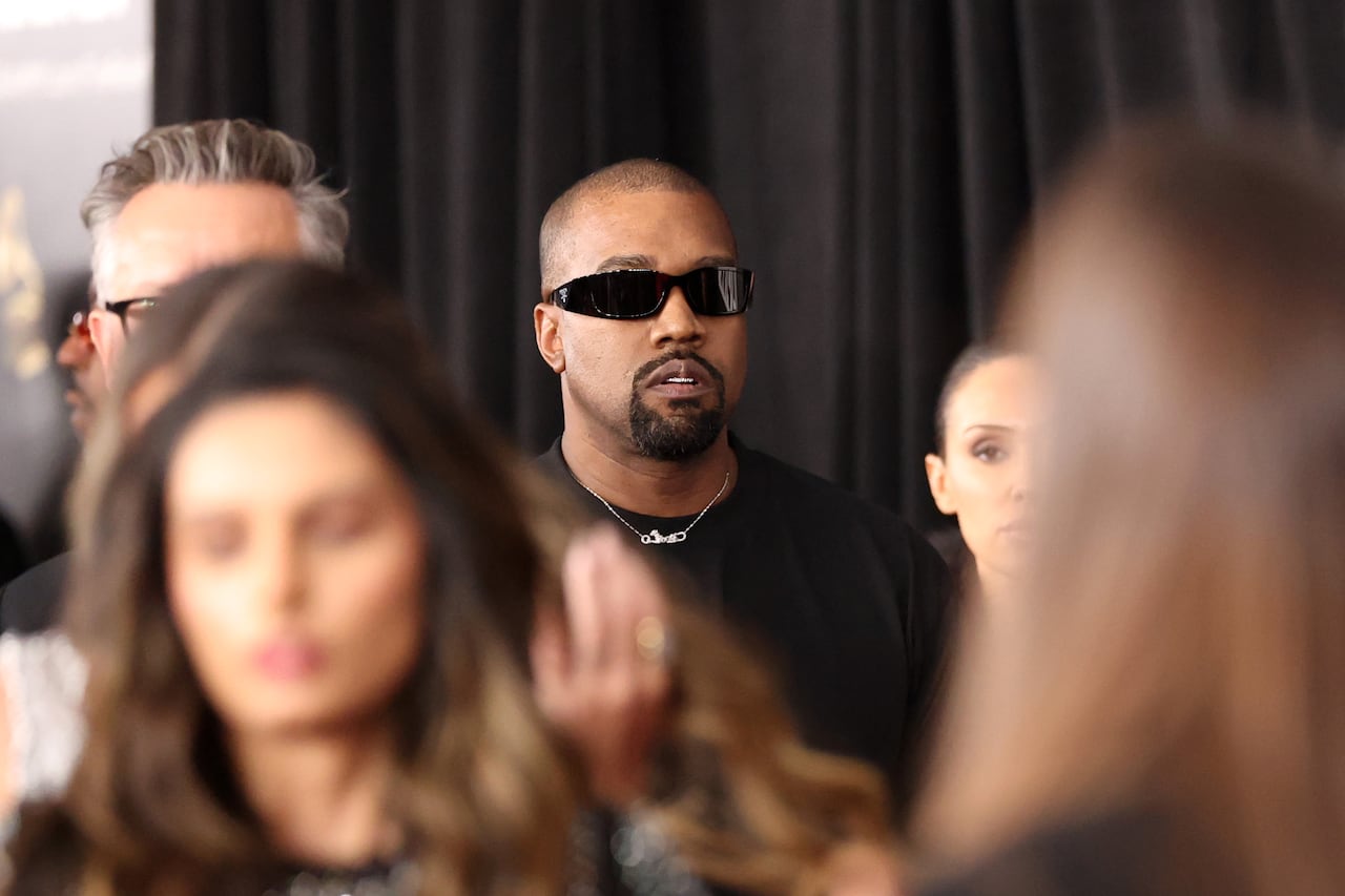 Ye takes out ad in Wall Street Journal to once again apologize for ...
