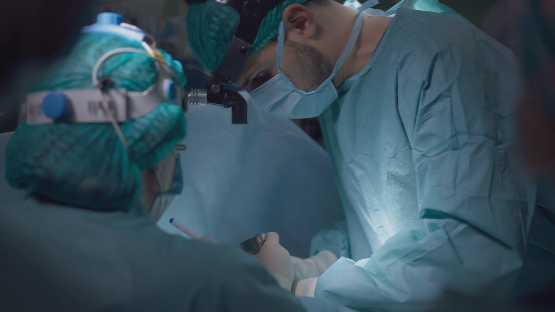 3 brilliant minutes: A scar is born