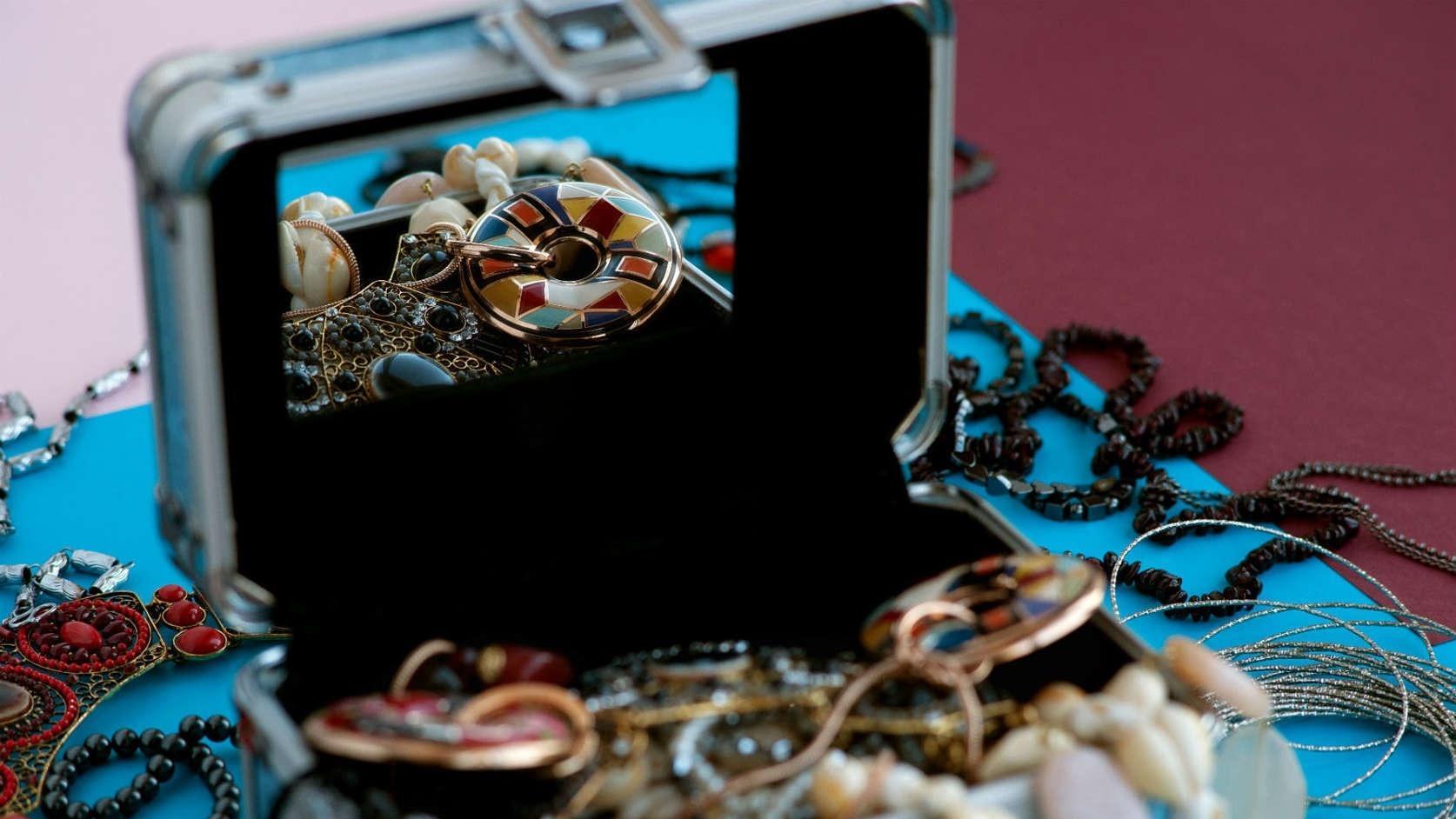 Clear the clutter: 10 things to remove from your life today