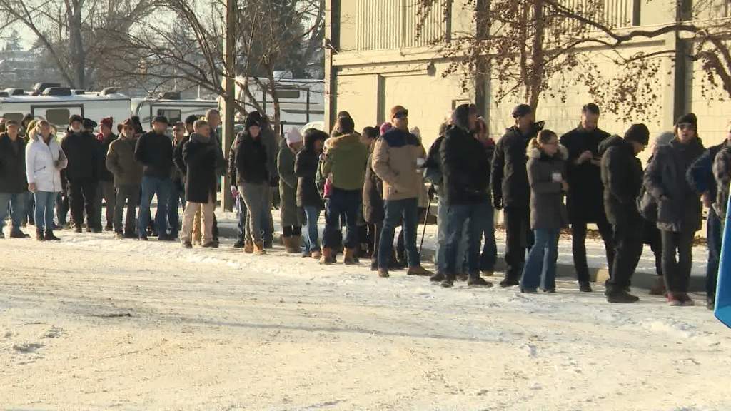 Hundreds line up in Calgary to sign petition urging vote on Alberta ...