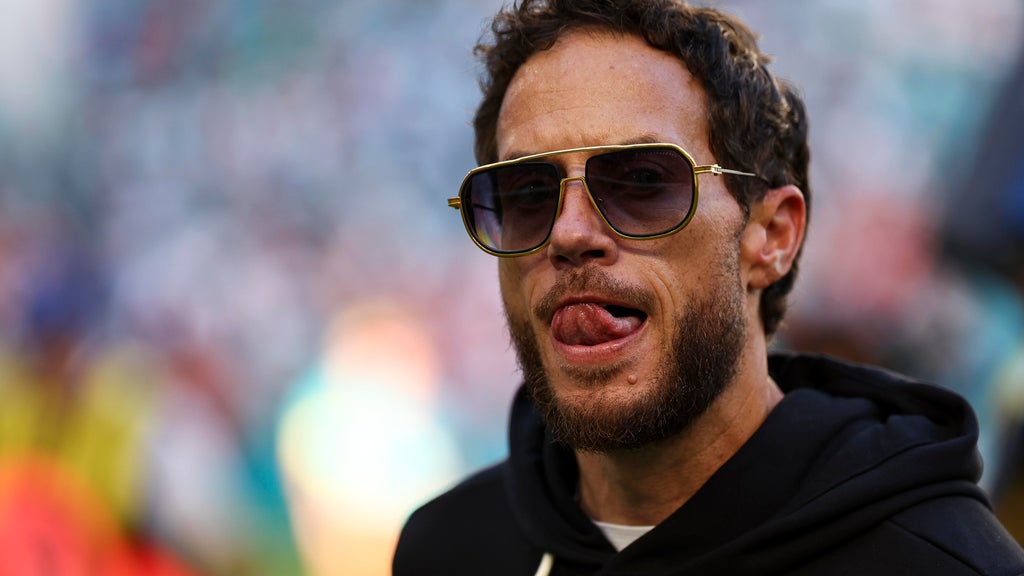 Chargers officially hire former Dolphins head coach Mike McDaniel as ...