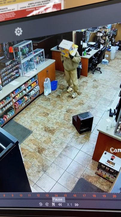 Man wearing a box breaks into Putnam County gas station