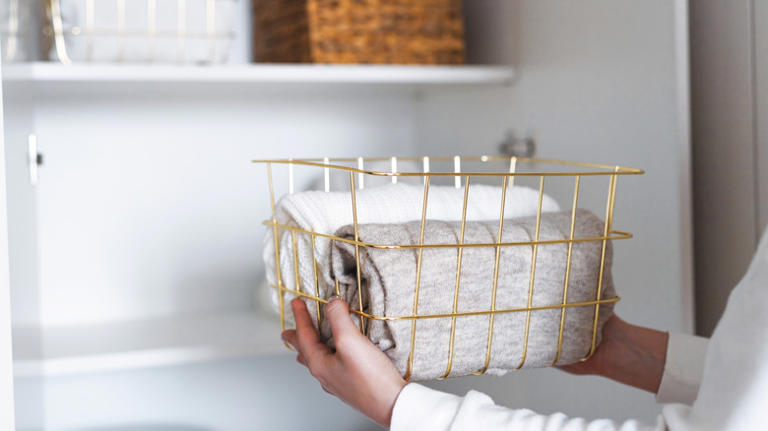 Declutter each room in your home in the correct order with these tips