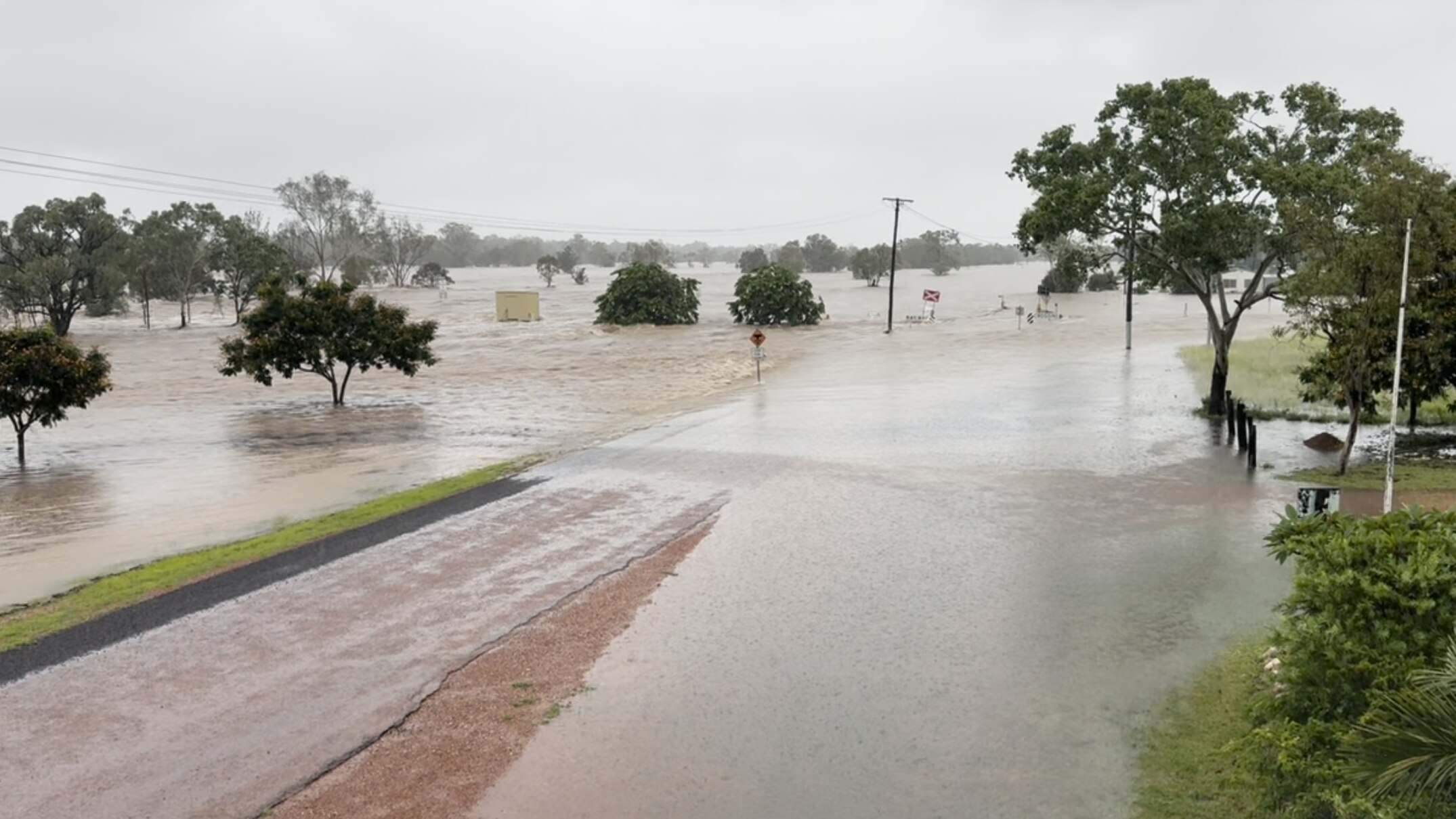 Flash flooding on Copperfield River forces emergency evacuation of ...