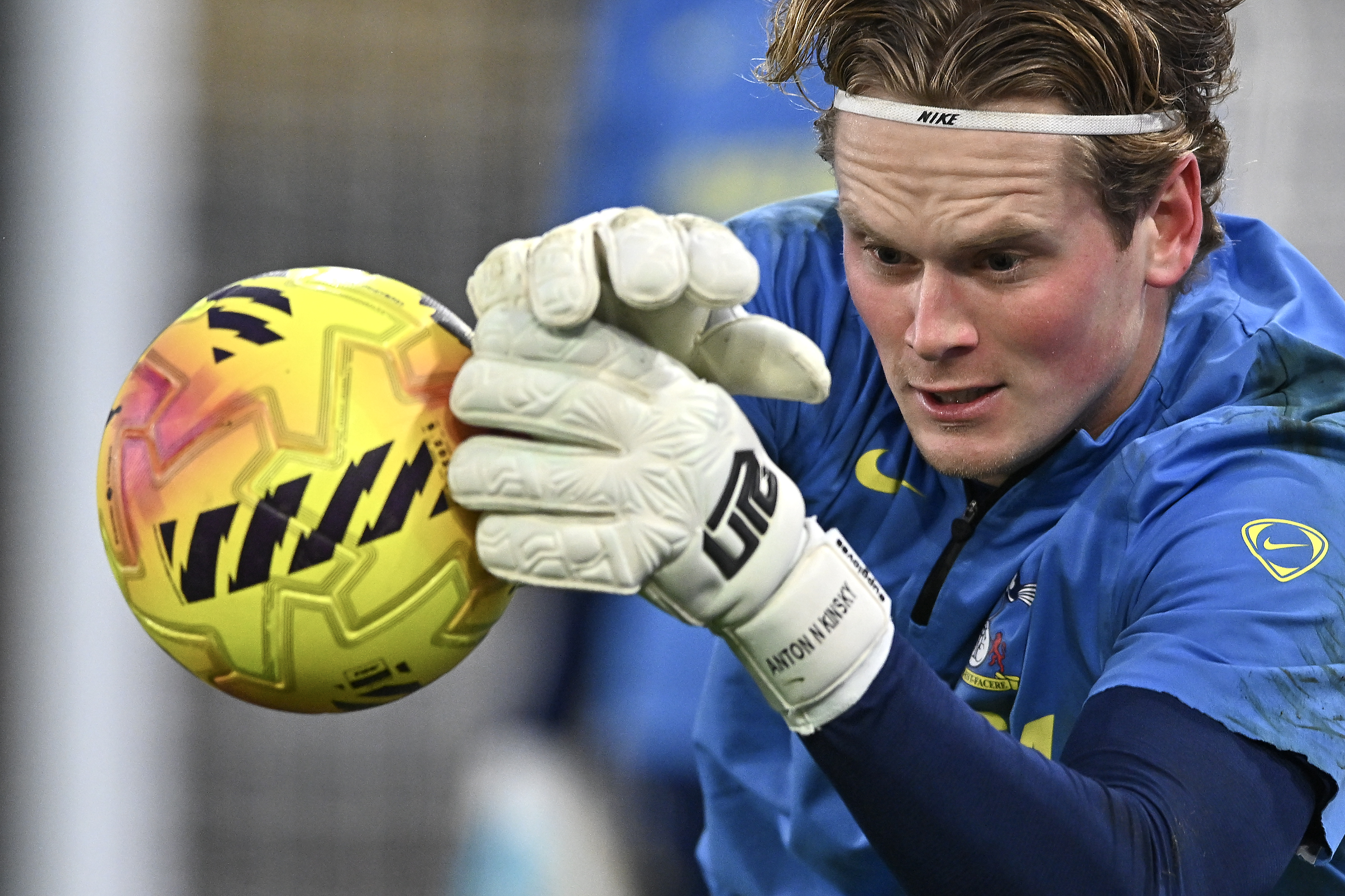 Report: West Ham close to agreement for Antonin Kinsky loan with option