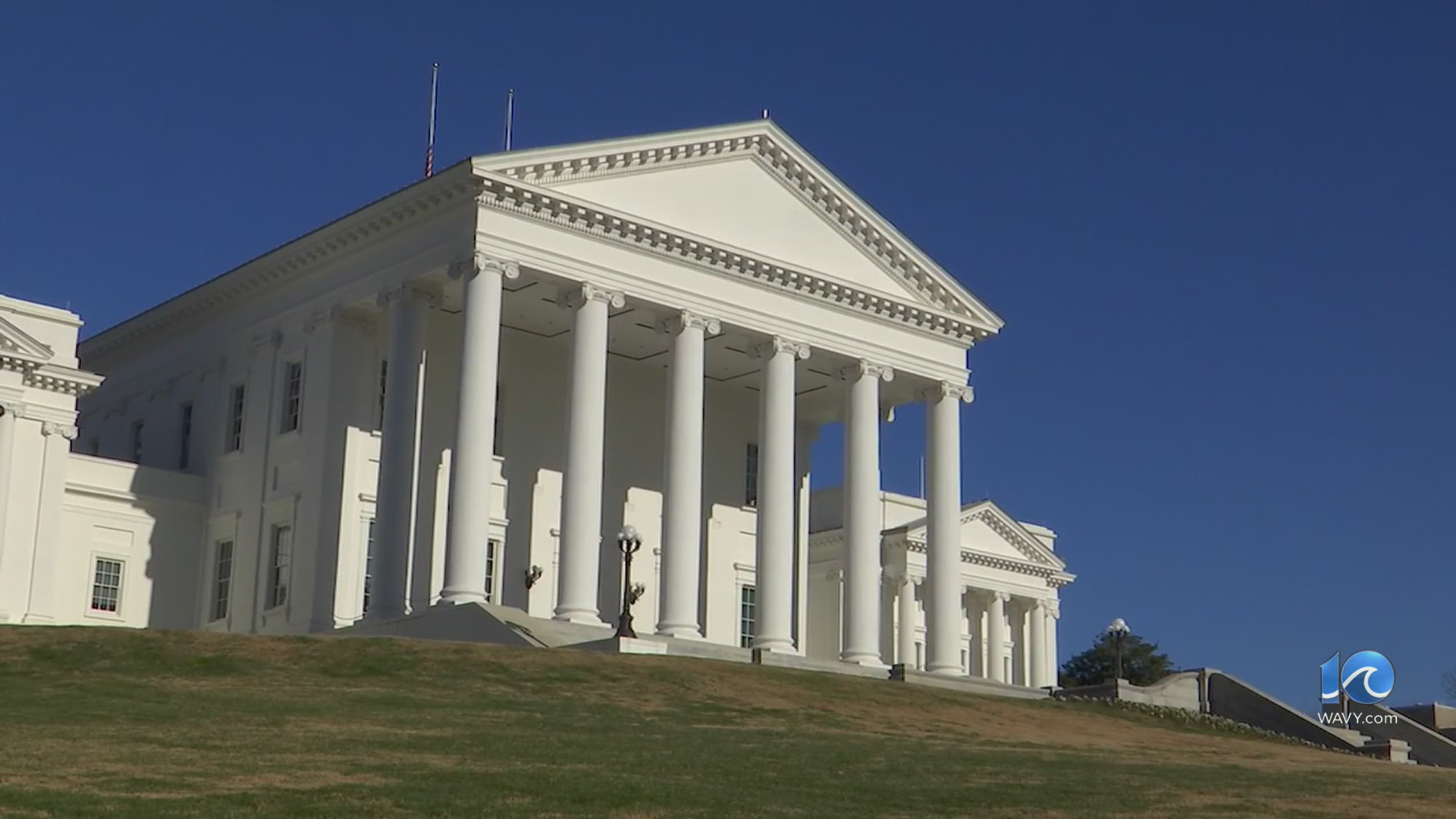 Va. Dems advance bill to ban assault weapons sales