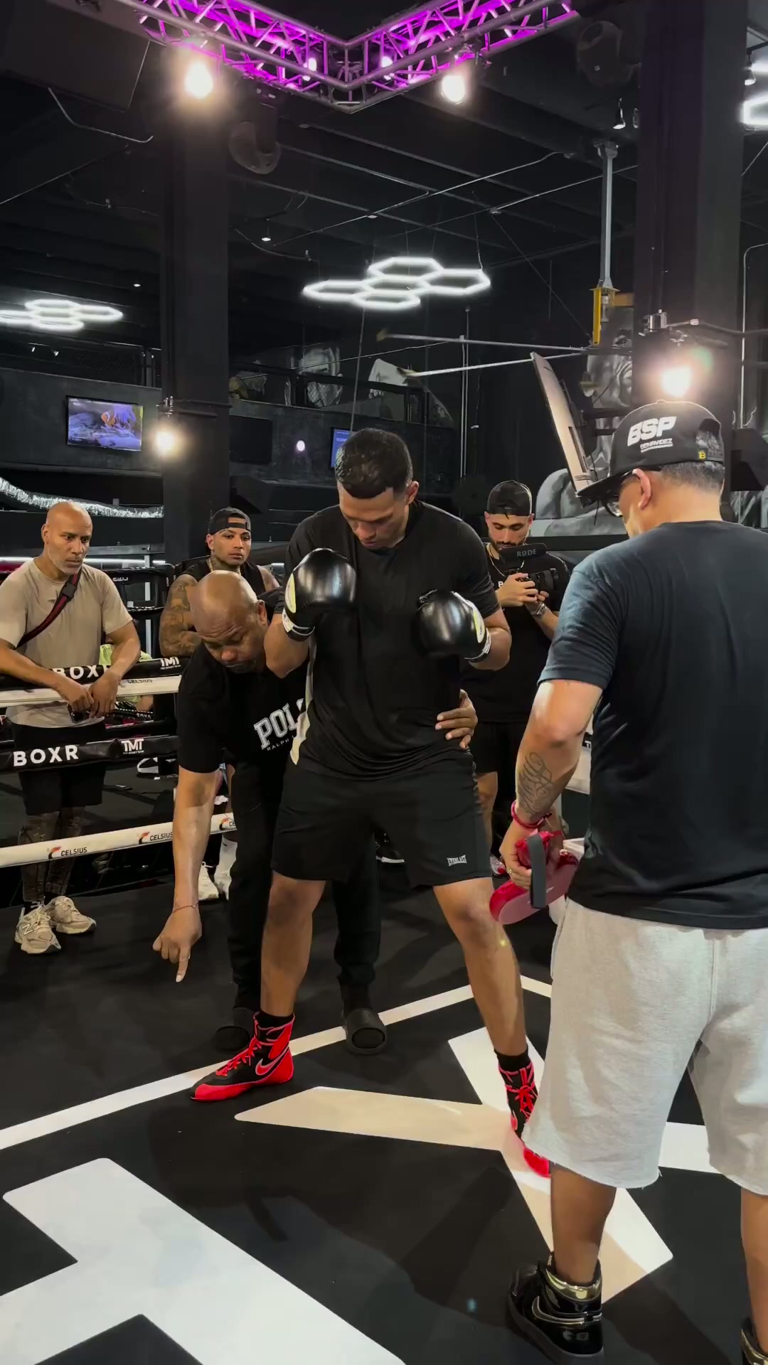Wow, David Benavidez is working with legendary Roy Jones Jr. 🔥