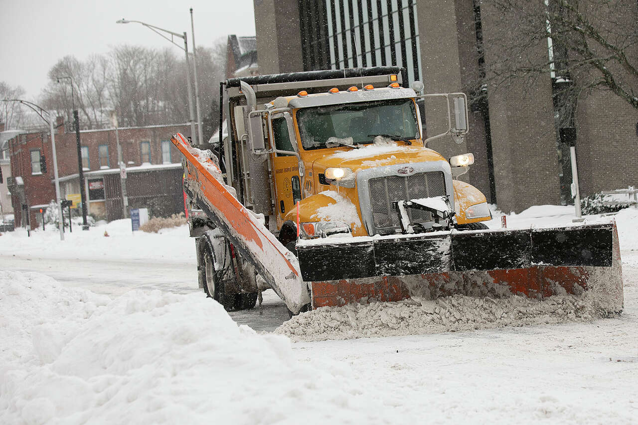 Clipper winter storm hits Connecticut, causes slick road conditions for ...