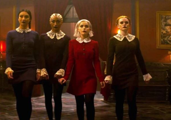 45+ brilliant costume details from movies and TV shows