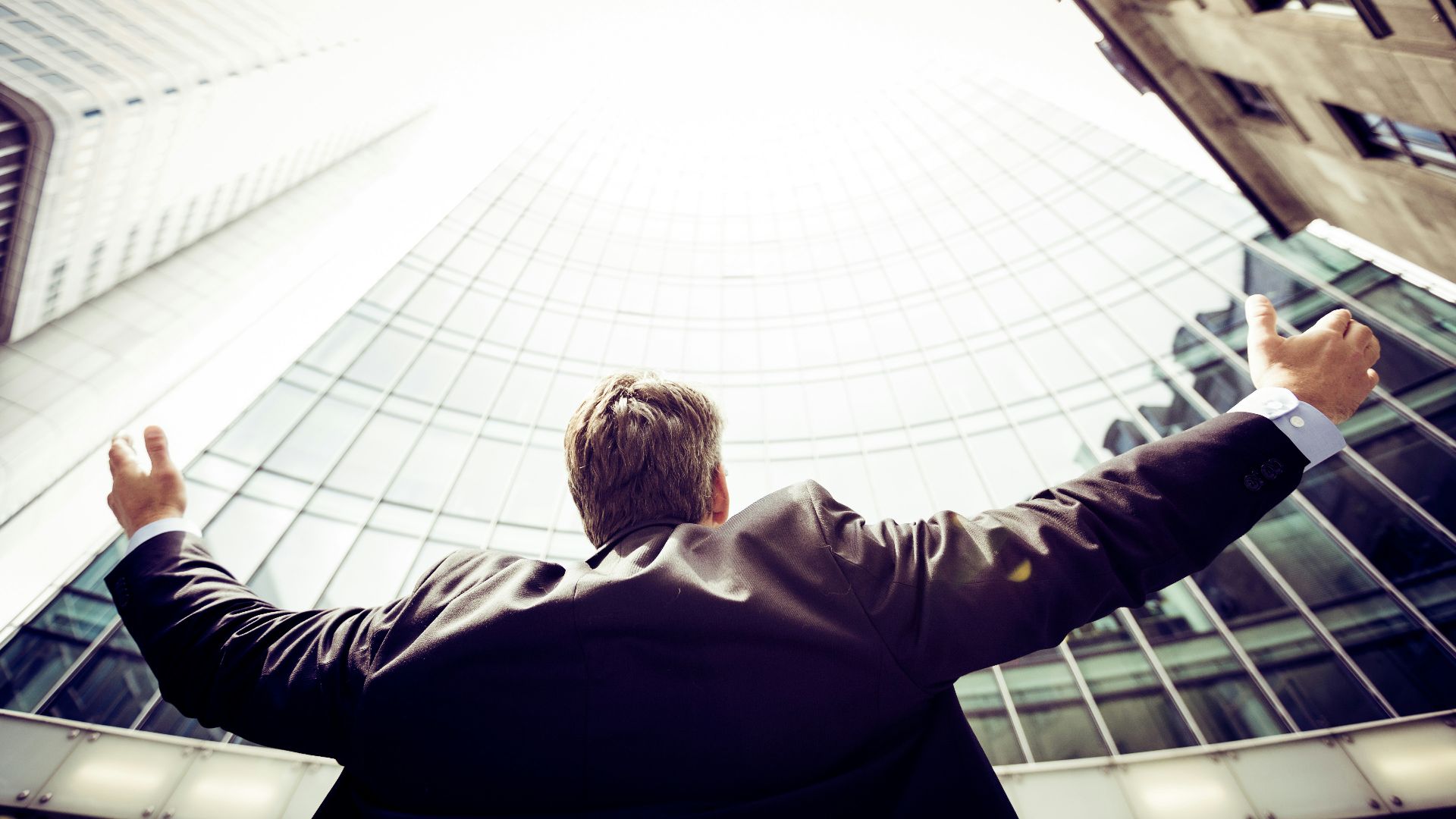 10 daily habits of highly successful people & 10 traits of underachievers