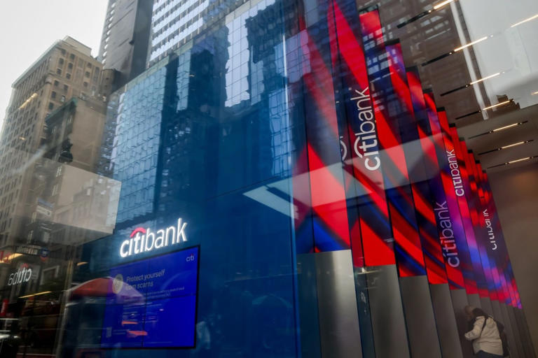 Former Citi executive sues bank, alleging sexual harassment