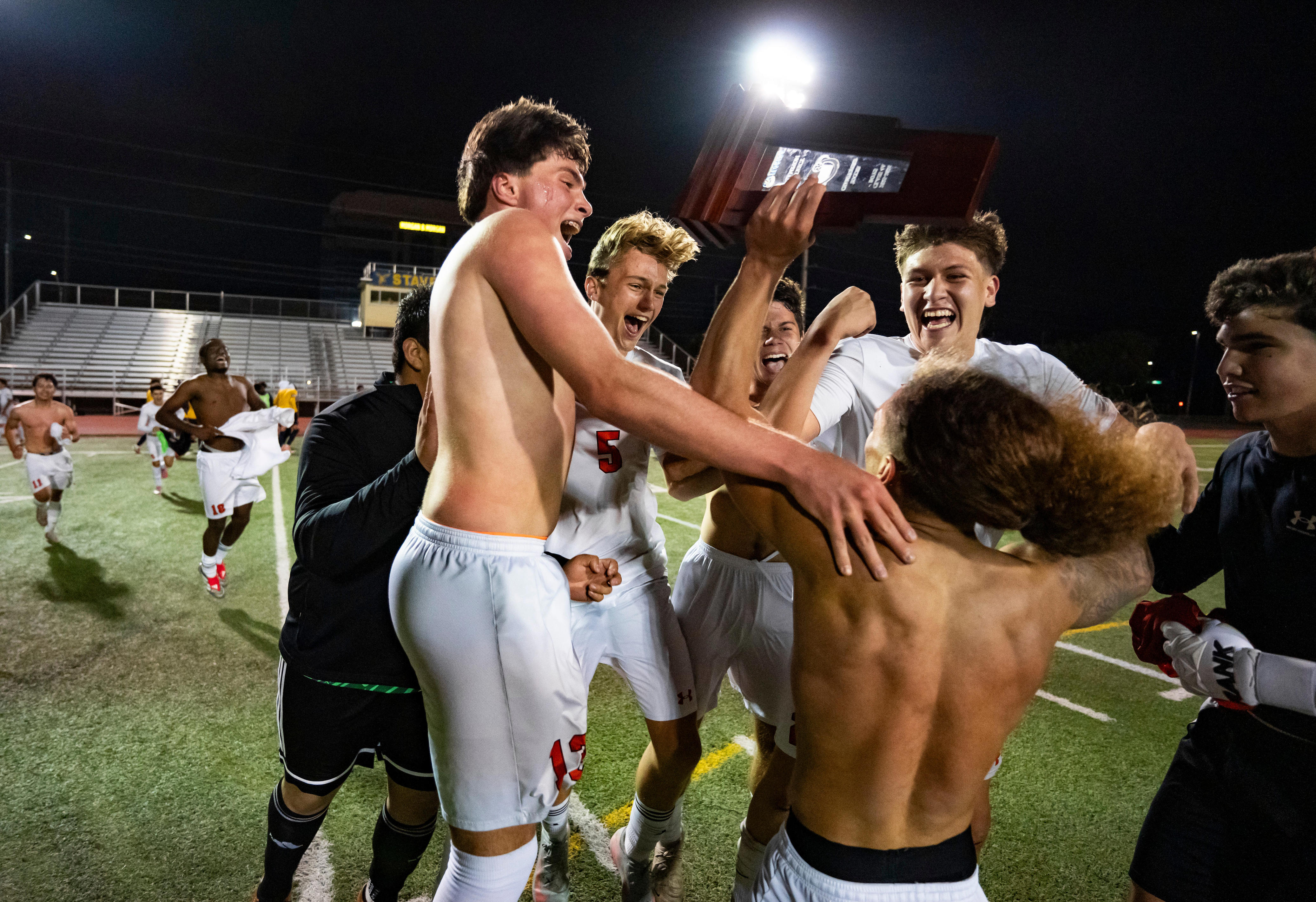 SW FL soccer finals: Which teams hoisted district trophies on Tuesday?