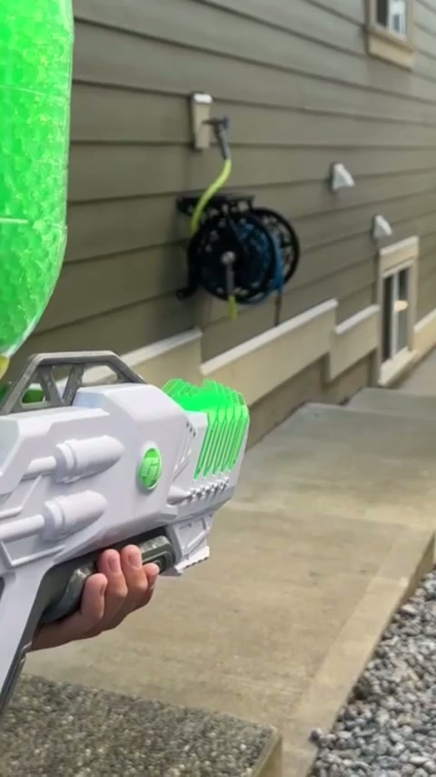 Ultimate gel blaster with massive hopper!