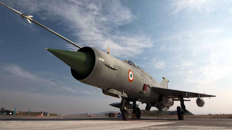 Ex-IAF chief explains why India fielded MiG-21 vs PAK F-16 during ...