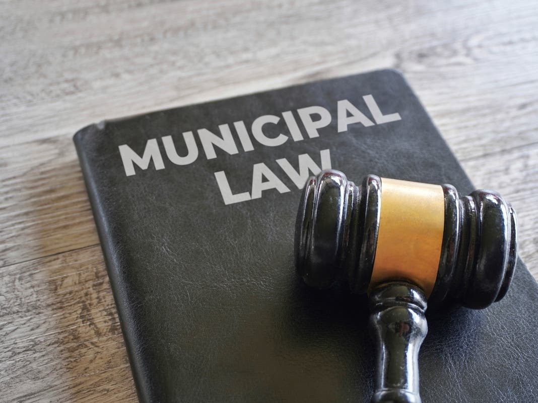 New Wallingford town attorney sworn in to office