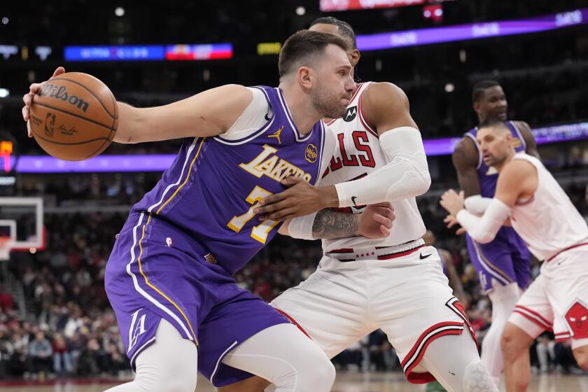 Luka Doncic puts on a show, scoring 46 points in Lakers' win over Bulls