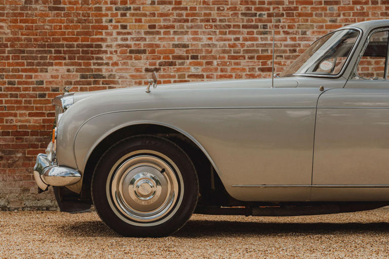 Discover this unique Bentley S2 Continental