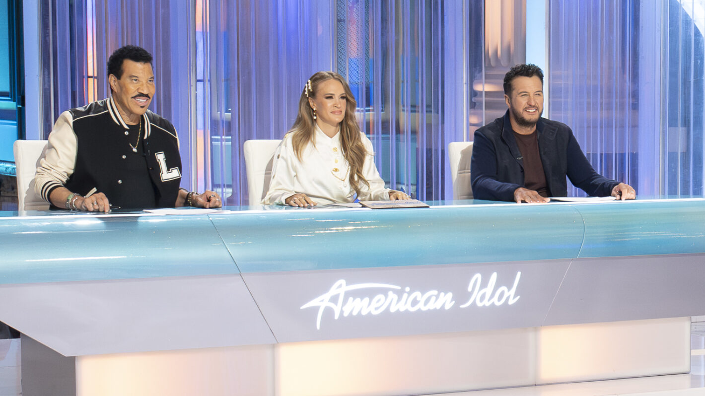 'American Idol' premiere: Carrie Underwood cries over teenager's audition