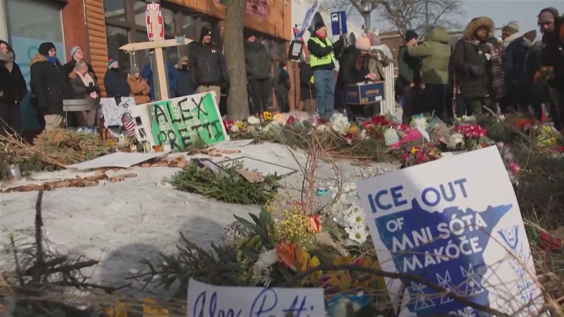 White House shifts stance on deadly ICE shooting of Alex Pretti