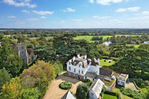 Shiplake estate for sale with approved plans for luxury new-build home