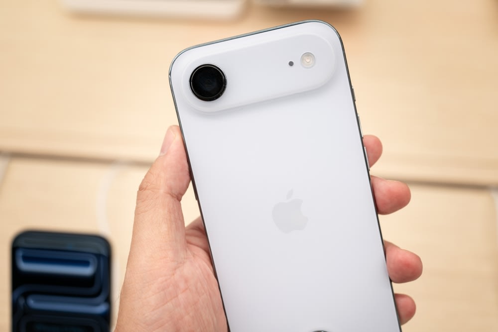 iPhone Air 2、Face IDが超薄型に?折りたたみiPhoneやMacBookにも波及か