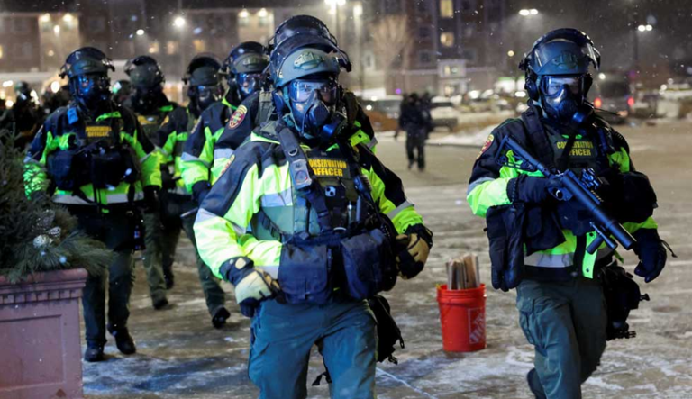 US edges toward government shutdown as deadly Minneapolis shootings ...