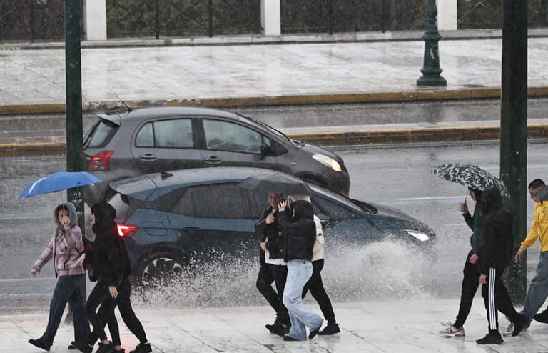 Κακοκαιρία με ισχυρά φαινόμενα: Προειδοποιήσεις για βροχές, καταιγίδες ...