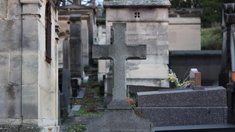 Ils ont été retrouvés chez eux des mois après leur décès : 32 « morts ...