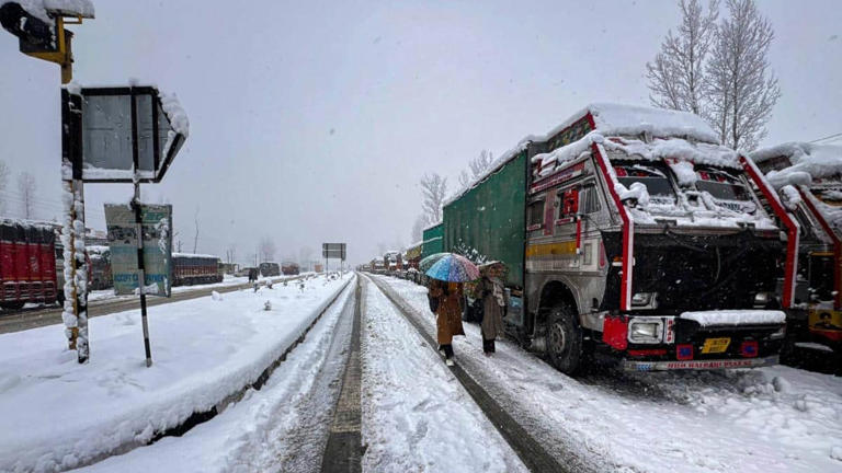 Avalanche alert issued in 10 J&K districts after heavy snowfall; all ...