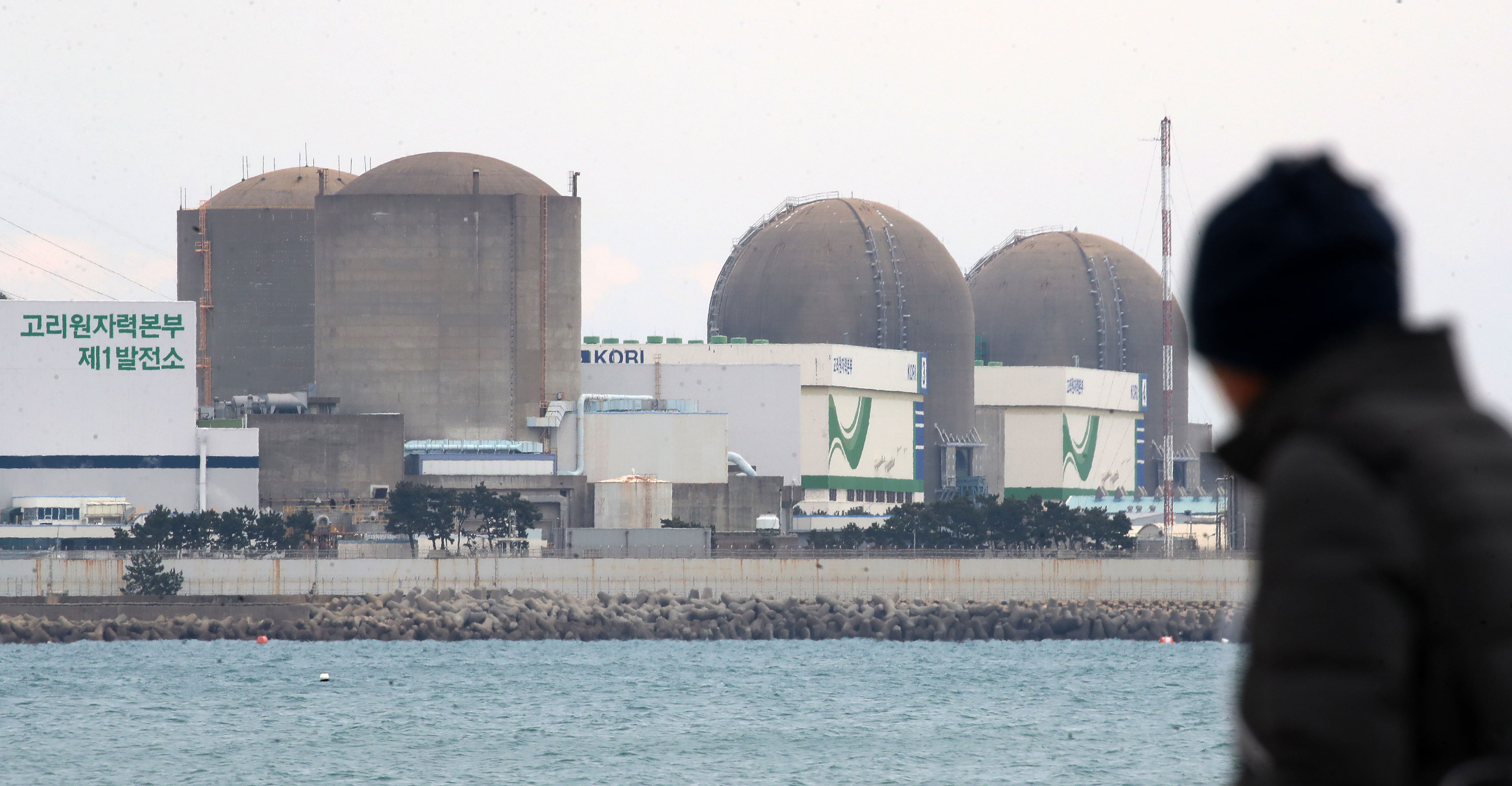 South Gyeongsang Province welcomes reactors, 3-trillion won orders