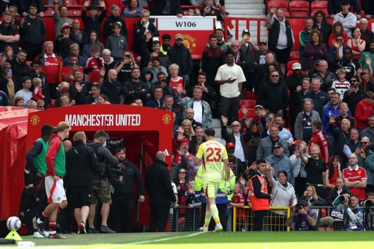 Manchester United transfer rumours roundup: Latest on Emiliano Martinez ...