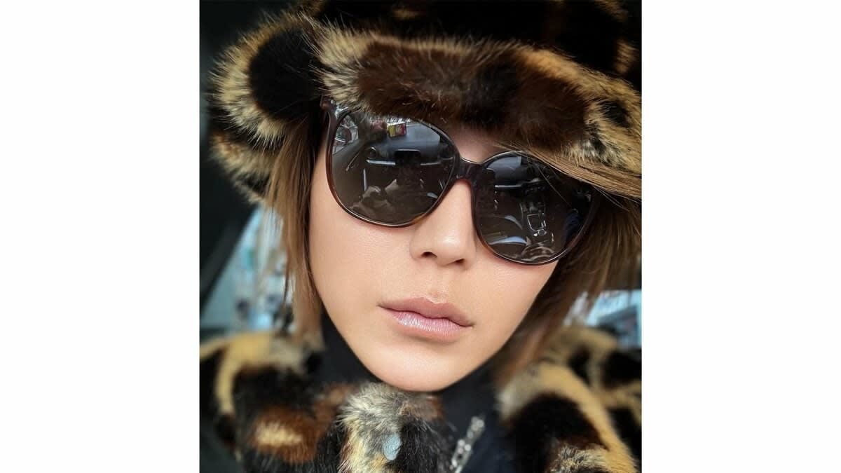 【氷川きよし】サングラス姿のオフショット公開 20日間の過酷な稽古も「いよいよ明日で終わり」と気合十分