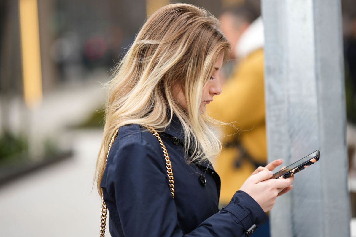 Shadow roots: Herausgewachsene Haaransätze sind jetzt Trend