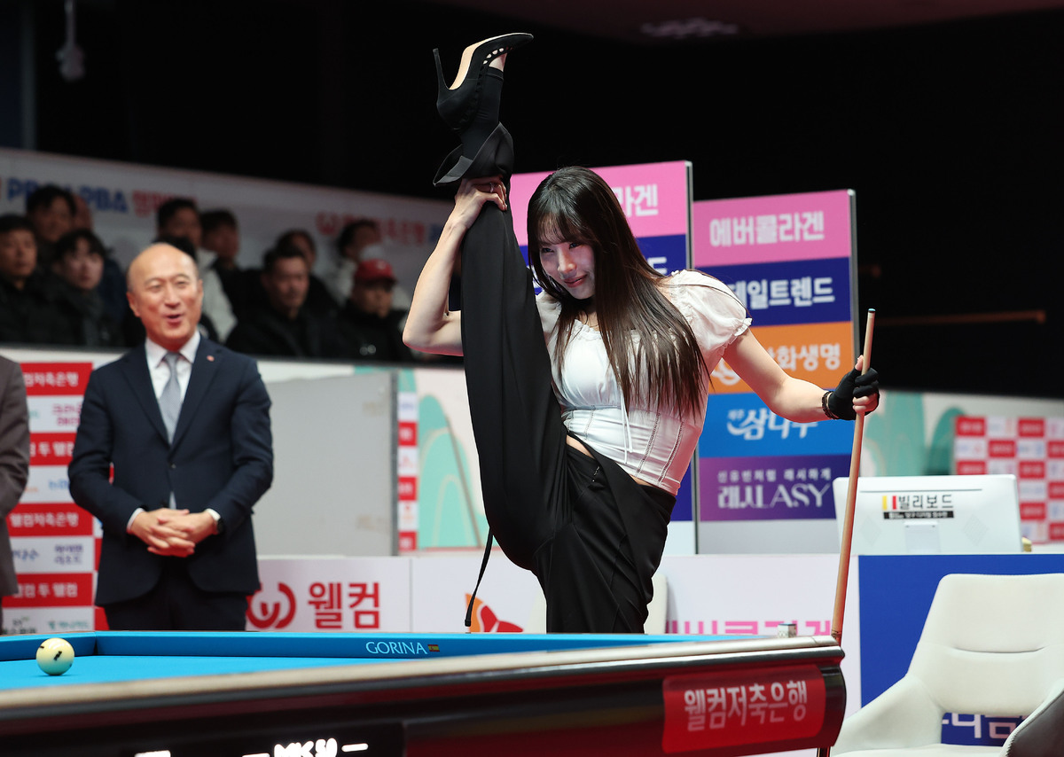 웰컴저축은행 PBA 챔피언십 개막…신수지 다리 찢기에 장내 '후끈'