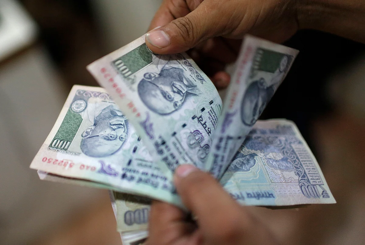 Indian rupee crosses Rs25 against UAE dirham: Factors of decline, what ...