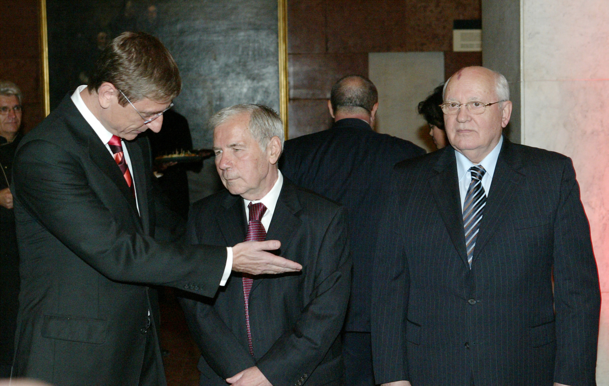 Vége az MSZP-nek, az ezredforduló legnagyobb magyar pártja már el sem ...