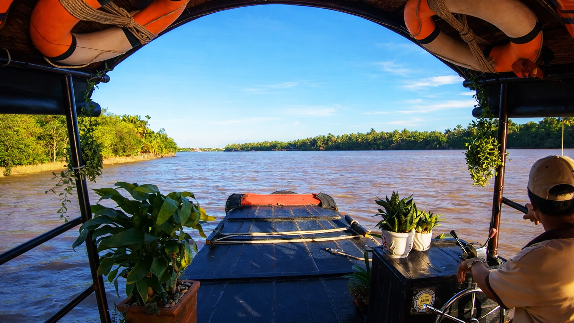 Cruising through the Mekong Delta River
