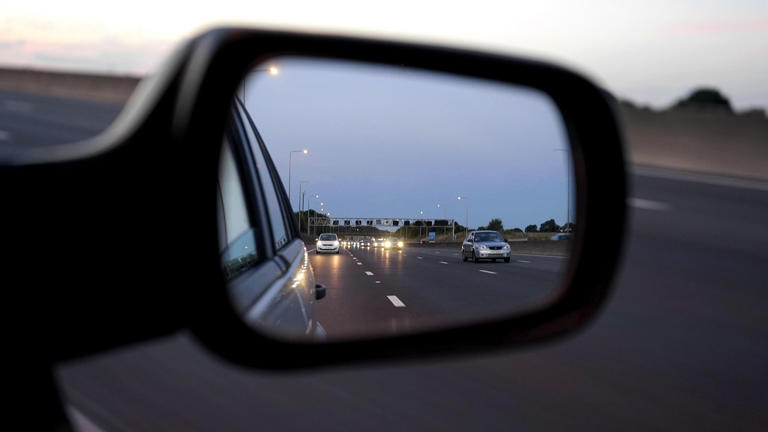 How to set up your mirrors to cut blind spots