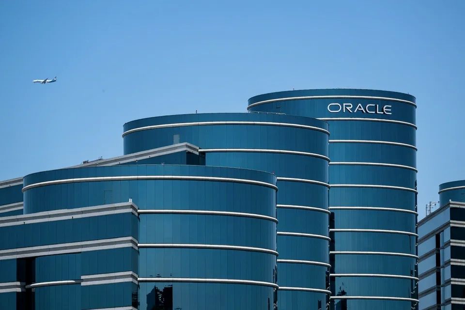 Oracle naikkan proyeksi lapangan kerja pusat data AI untuk OpenAI di ...
