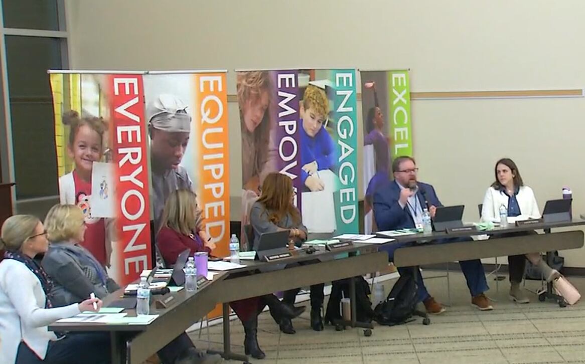 Cedar Rapids School Board to give principals, building administrators ...