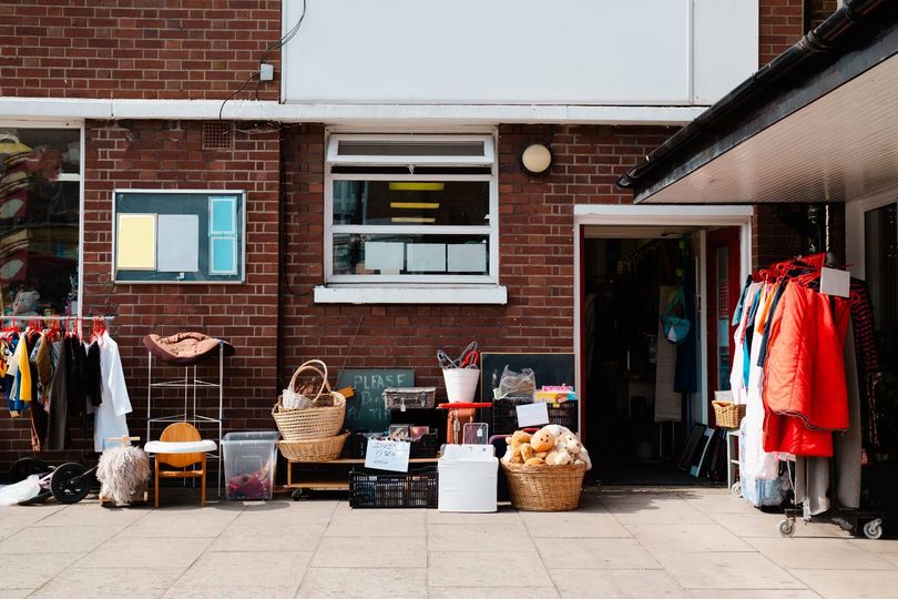 Thrift store shopper buys purse and can't believe what she finds inside