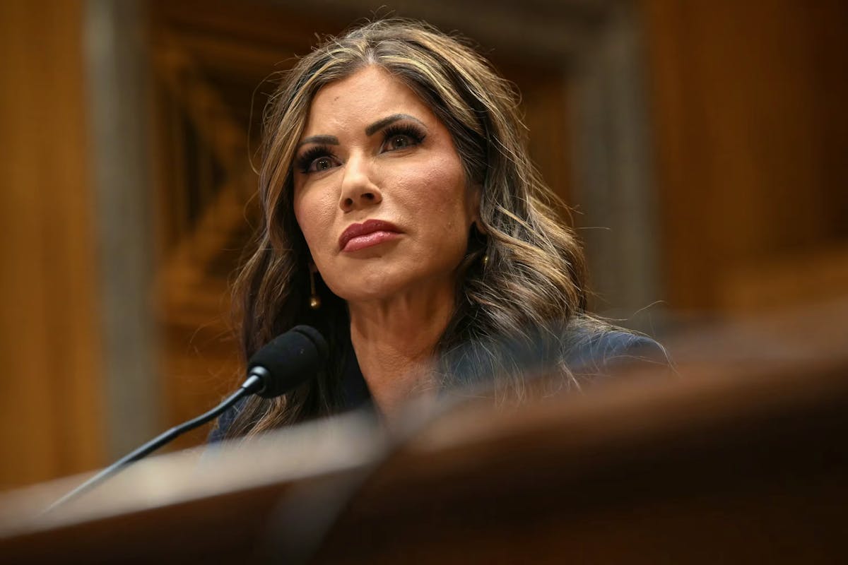 Noem, incarnation de la ligne dure de Trump sur l’immigration