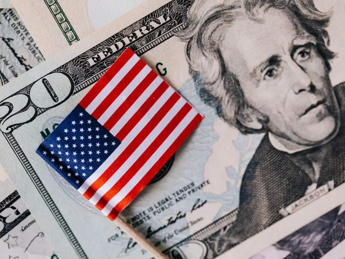 US dollar under pressure in early 2026 amid policy and market uncertainty