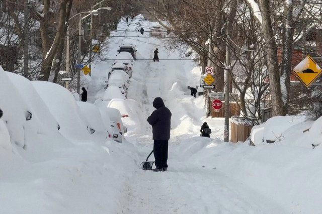 [YT only] Toronto digs out from record-breaking snowfall