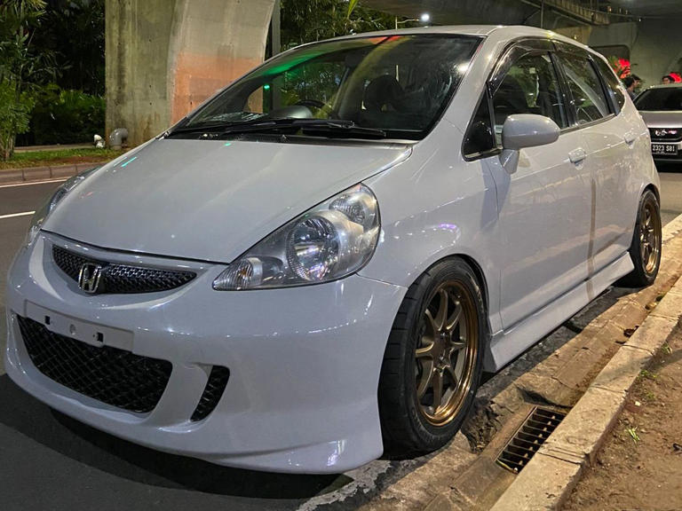 Menggiurkan, jelang puasa harga mobil bekas Honda Jazz GD3 tahun 2004 ...
