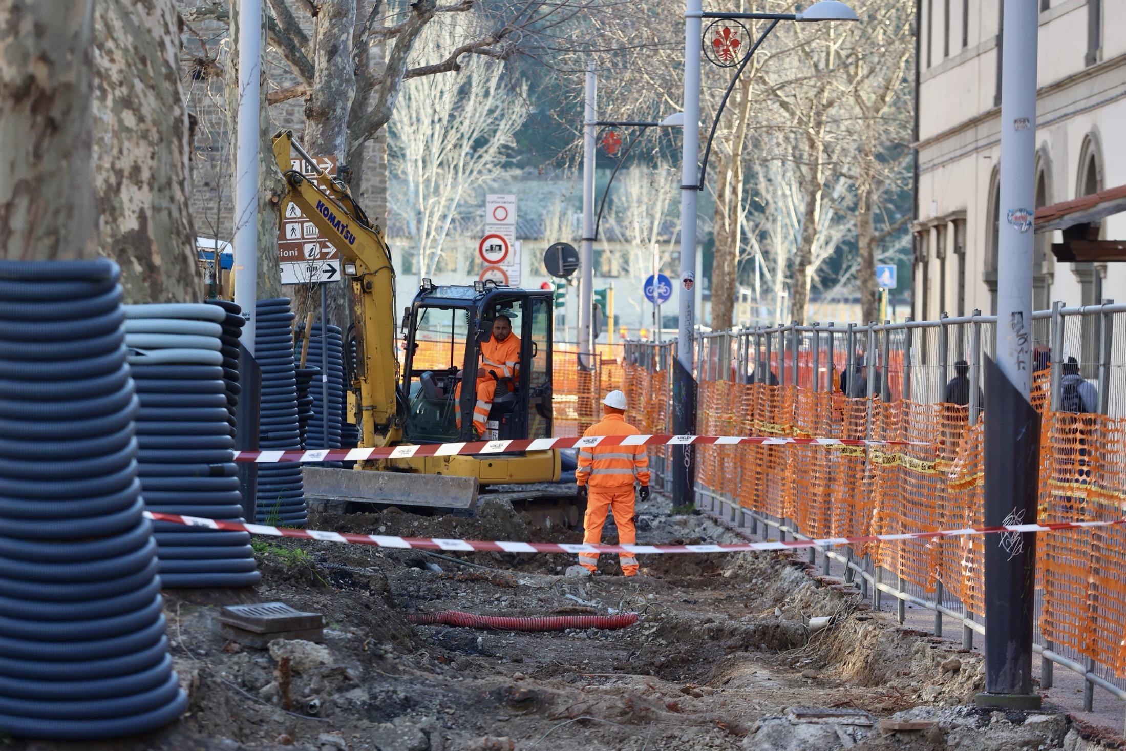 Lite sui fondi persi per la tramvia: "Campi rischia di non averla mai"