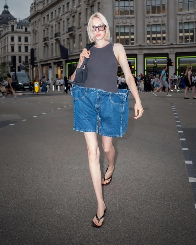Say goodbye to barrel legs: the 3D cubic jeans trend is revolutionising ...