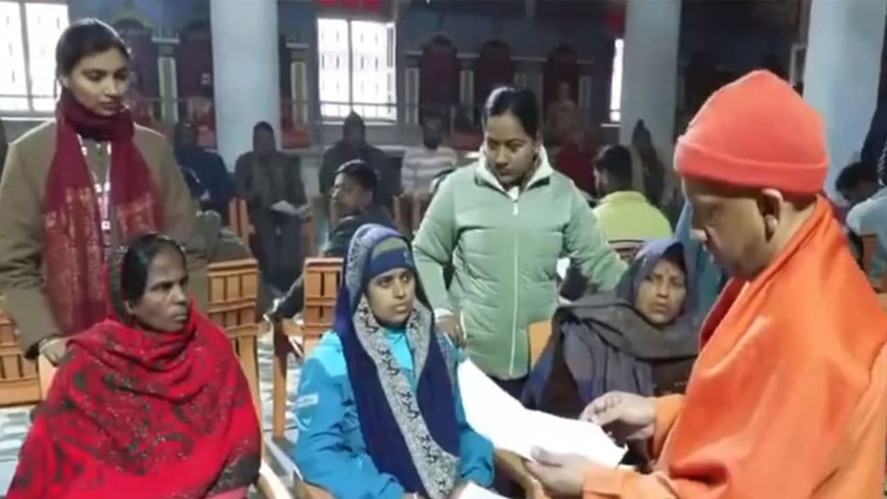 Yogi Adityanath holds Janta Darshan, felicitates Republic Day artists